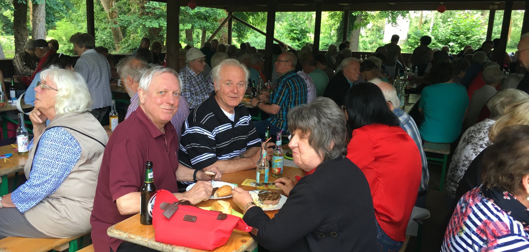 Großer Grillnachmittag für Senioren an den Nieder-Rosbacher Teichen | Stadt Rosbach vor der Höhe